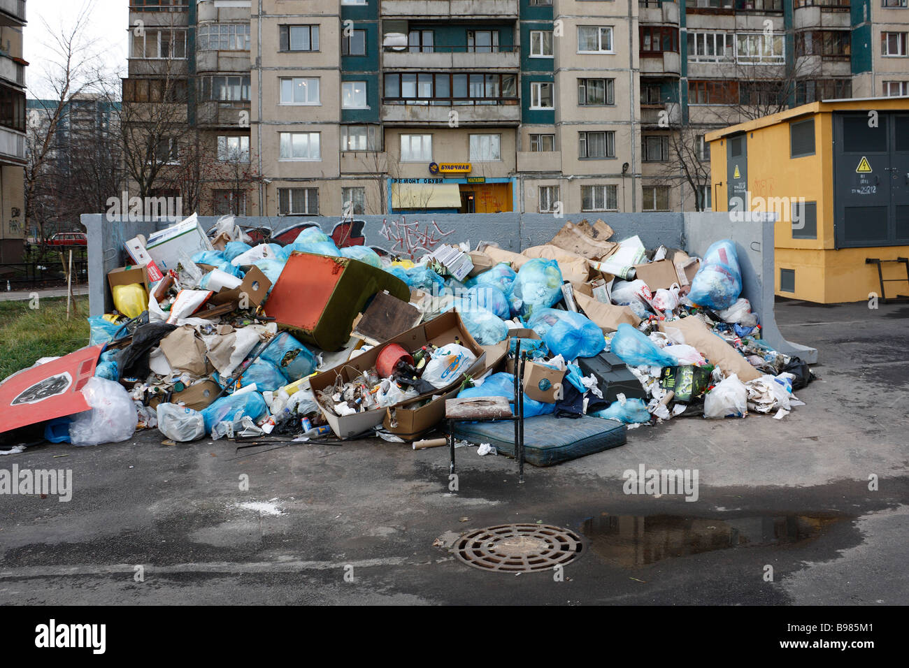 Rubbish in the City Stock Photo - Alamy