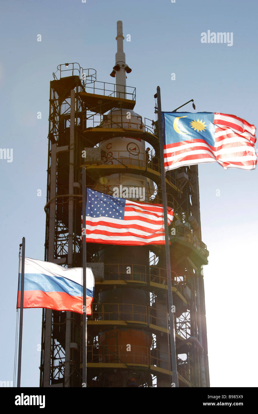 Installing umbilical tower of Soyuz TMA 11 rocket at Baikonur space ...