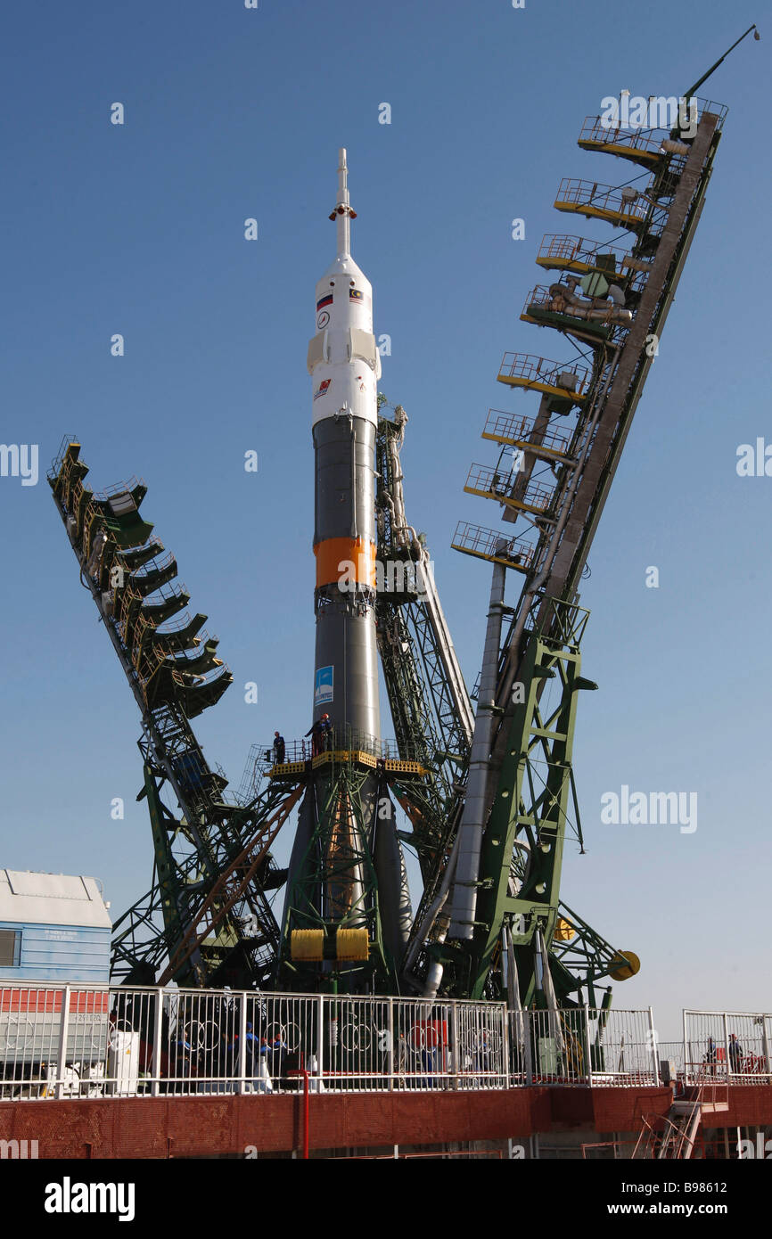 Mounting mobile service towers for space rocket Soyuz TMA 11 on pad 2 ...