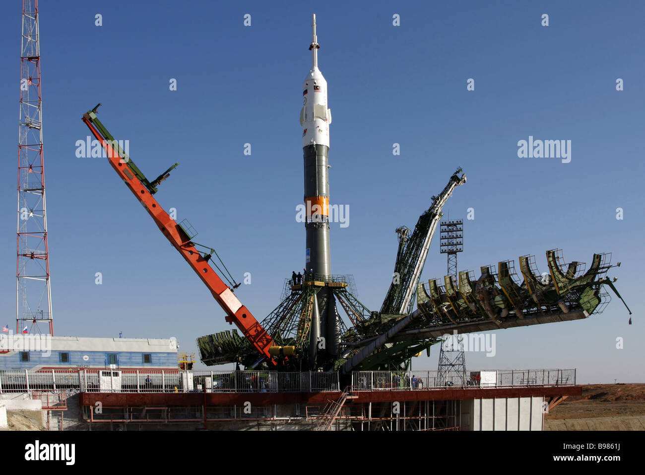 Mounting mobile service towers for space rocket Soyuz TMA 11 on pad 2 ...