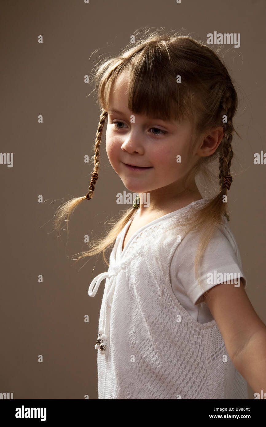 Queue forward hi-res stock photography and images - Alamy