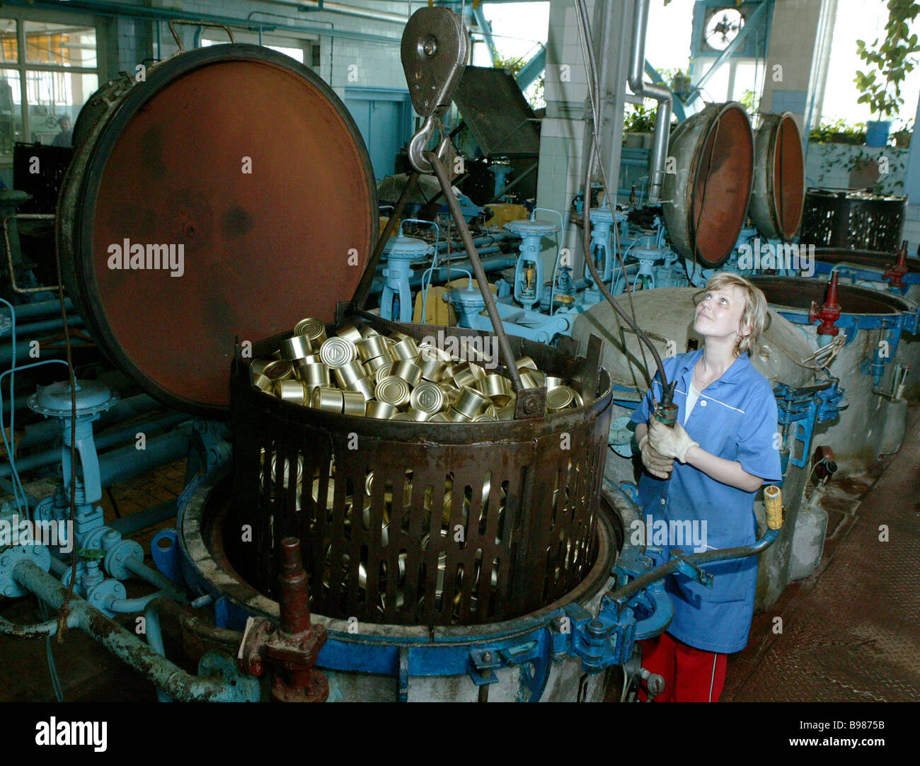 Thermal processing of cans in autoclaves at the Za Rodinu fishery s ...