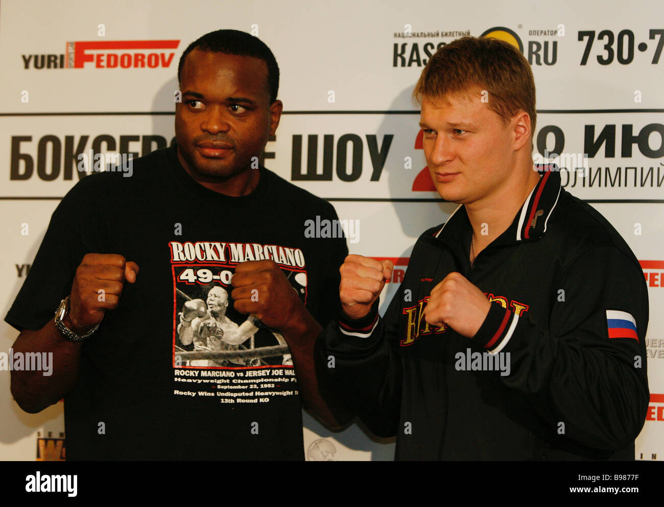 From left to right US super heavyweight Larry Donald and Russian boxer ...