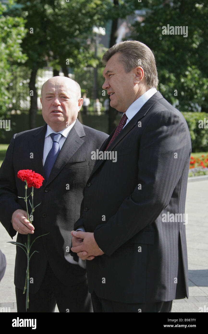 From left to right Russian Prime Minister Mikhail Fradkov and Ukrainian ...