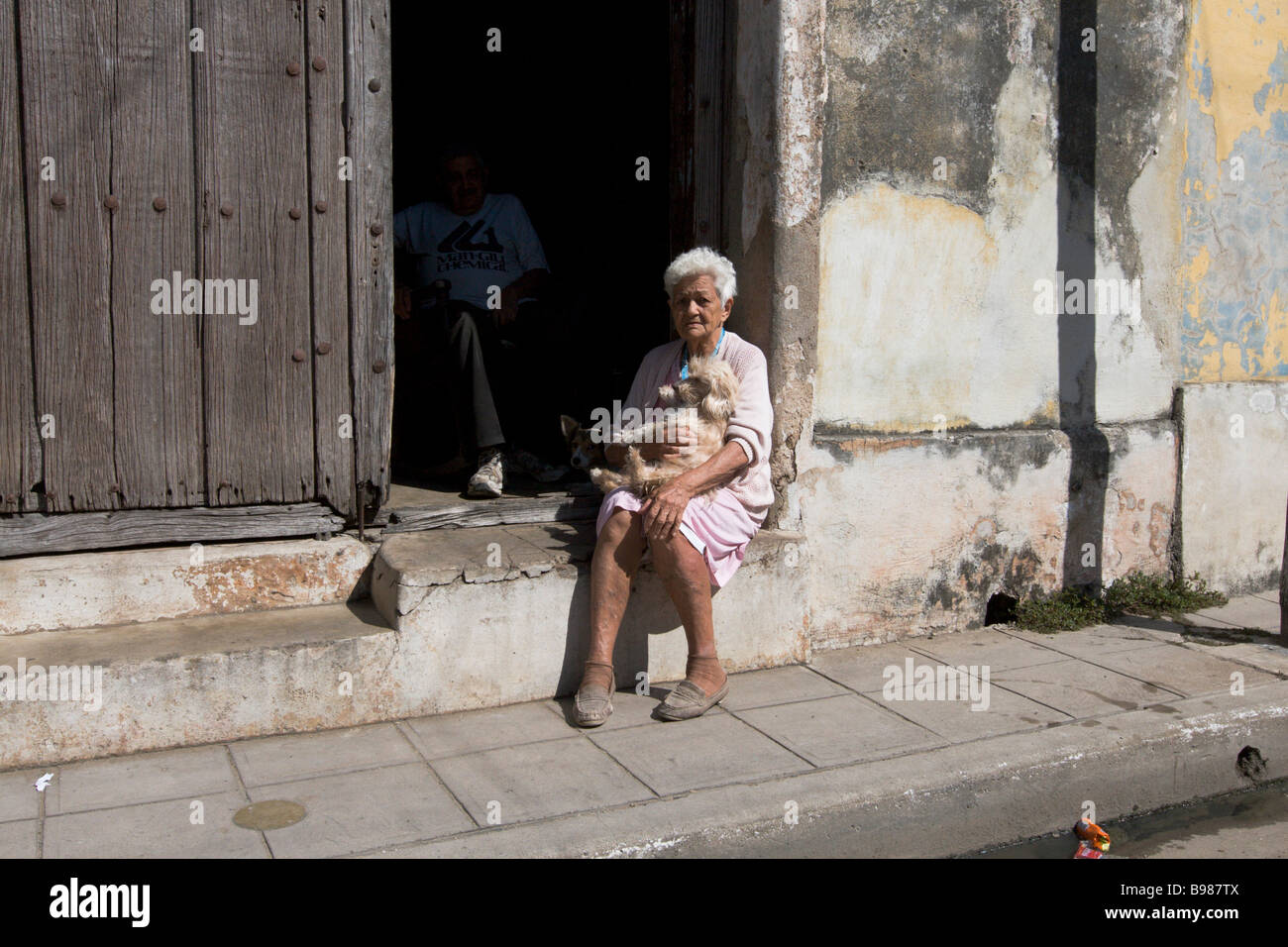 Old lady in cuba hi-res stock photography and images - Alamy