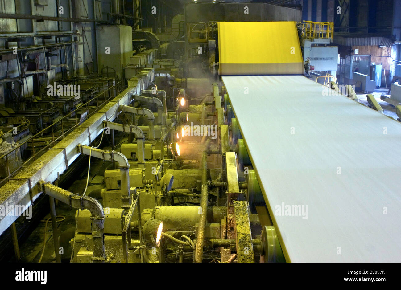 Manufacturing cardboard at the St Petersburg Cartonboard and Printing ...