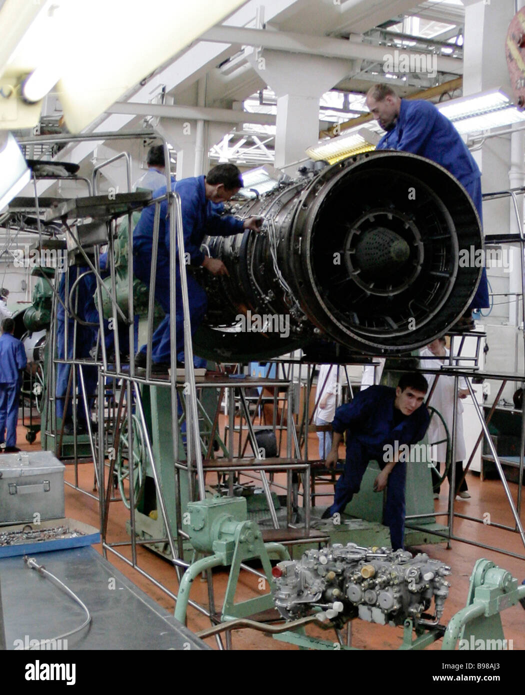 Assembling an Al 31F engine used in Su 27 and Su 27UB planes The Ufa ...