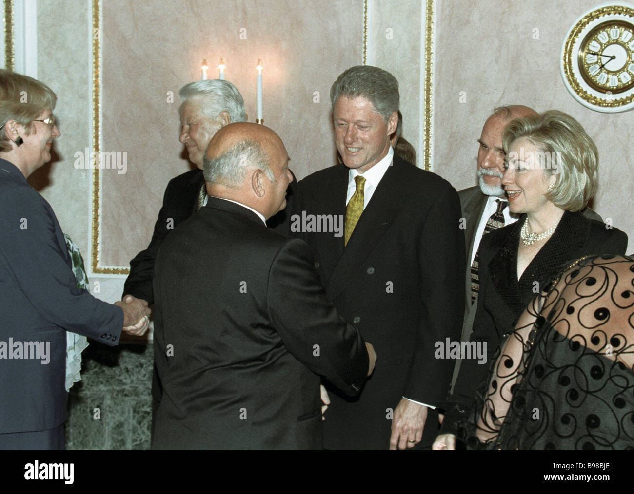 Moscow Mayor Yuri Luzhkov second left welcomes the U S President Bill ...