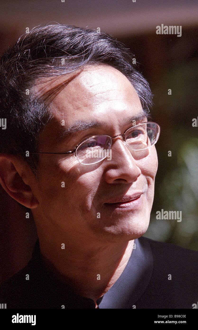 Lin Hwai min the founder and artistic director of the Cloud Gate ...