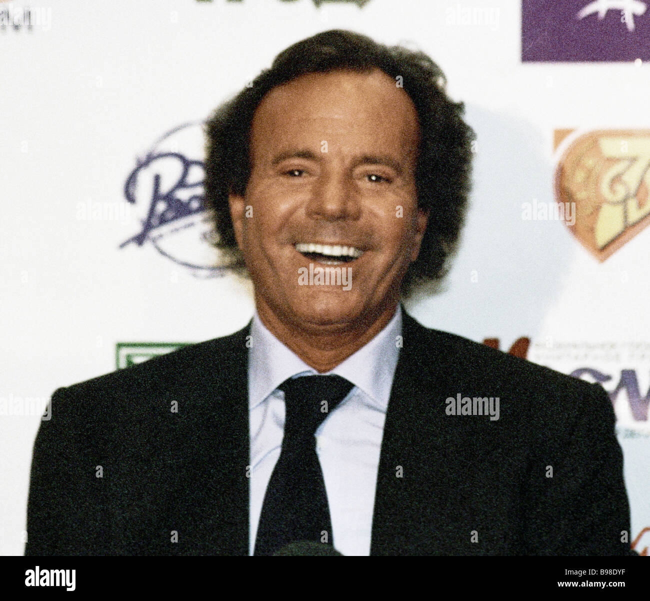 Spanish singer Julio Iglesias Stock Photo - Alamy