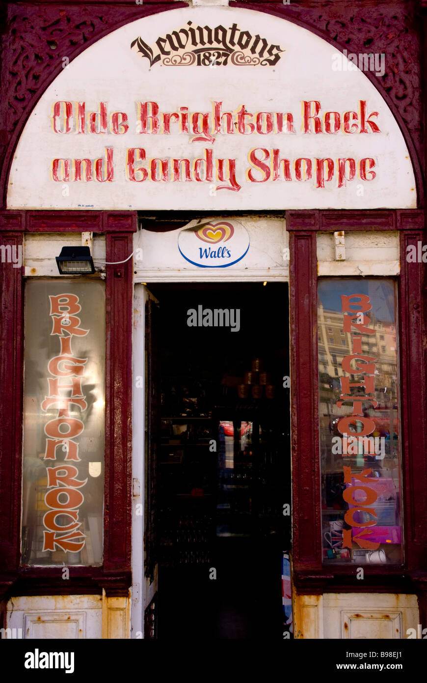 Rock shop brighton hi-res stock photography and images - Alamy