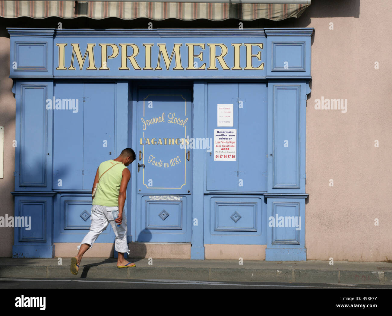 Shop closed summer france hi-res stock photography and images - Alamy