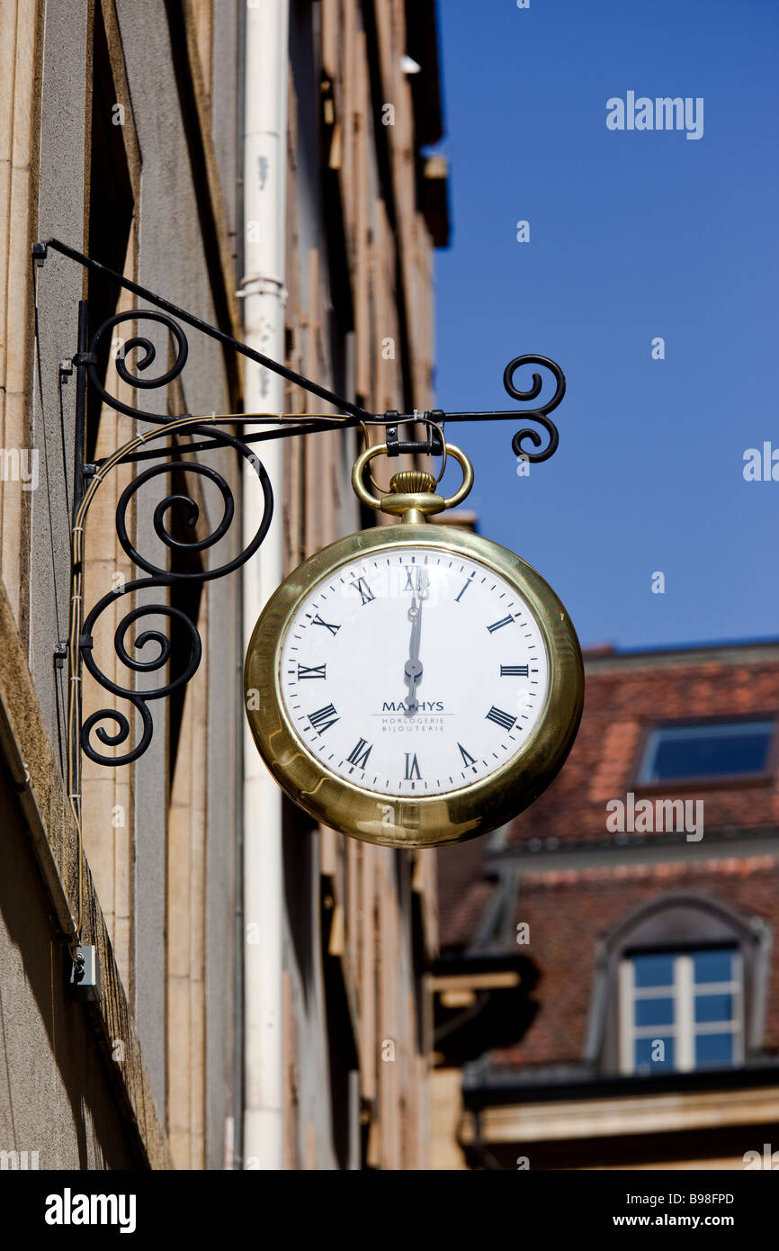 Traditional store sign hi-res stock photography and images - Alamy