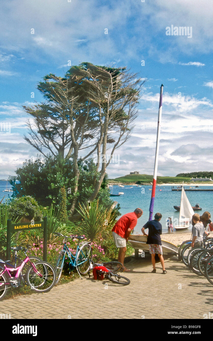 Hauling out sailing dinghy sailing hi-res stock photography and images ...