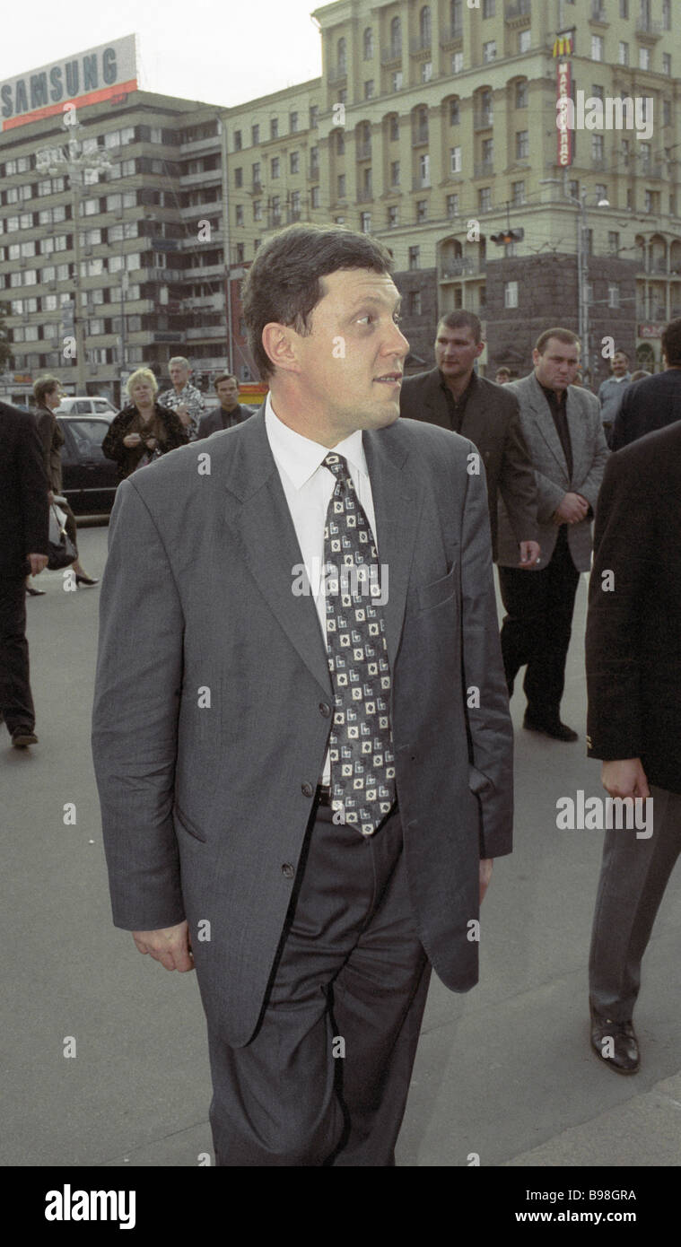 Yabloko leader Grigory Yavlinsky strolling in downtown Moscow Stock ...