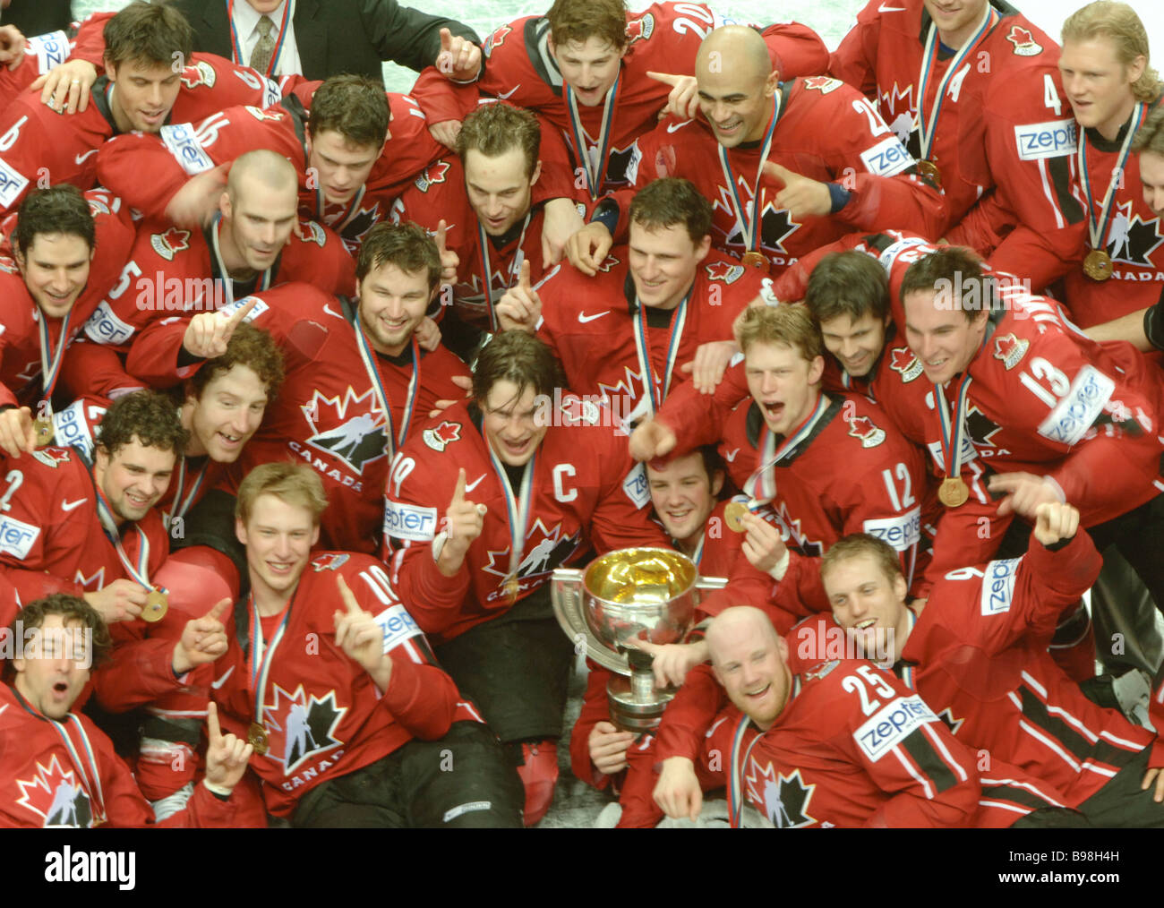The Canadian team celebrating the ice hockey World Championship gold in ...