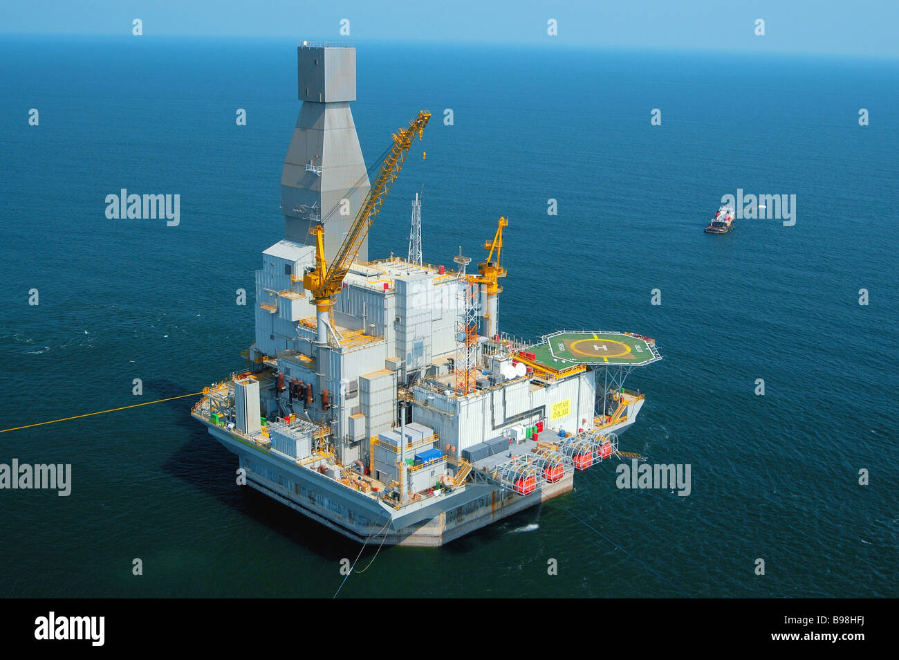 Orlan off shore rig in the Okhotsk Sea Stock Photo - Alamy