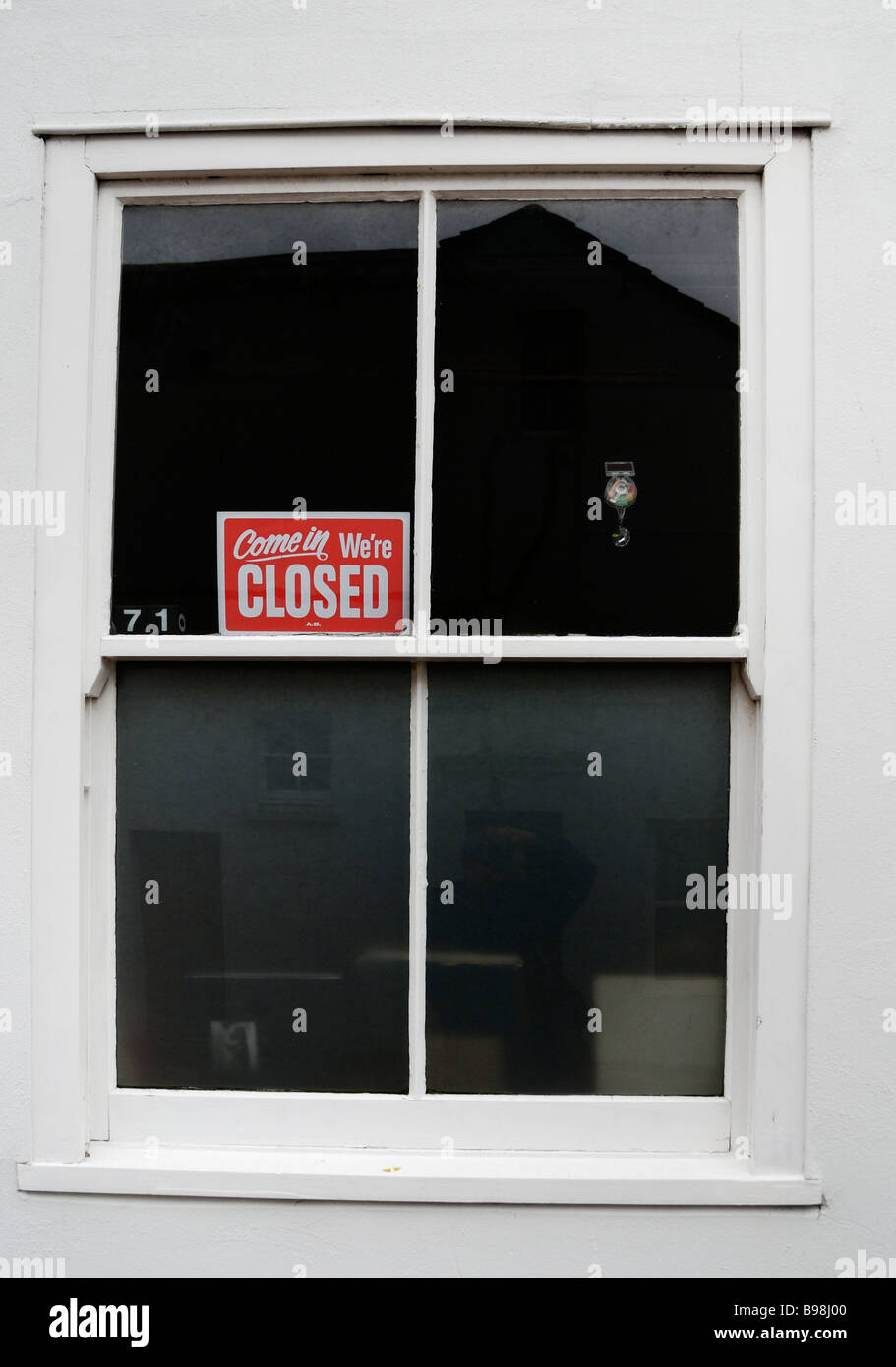 Store closed notice hi-res stock photography and images - Alamy