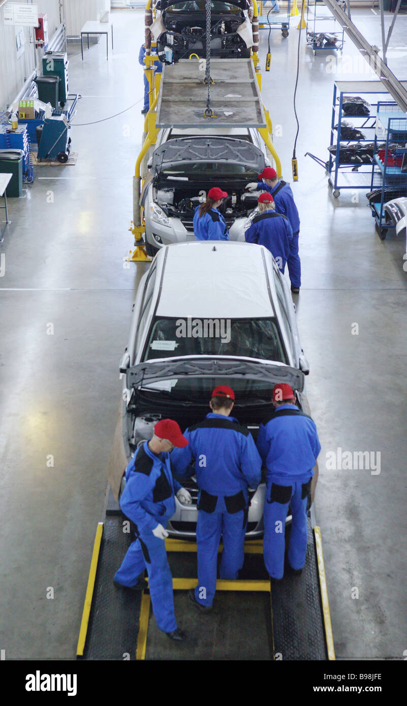 The Avtotor plant launched production of the Korean KIA Cee d hatchback ...