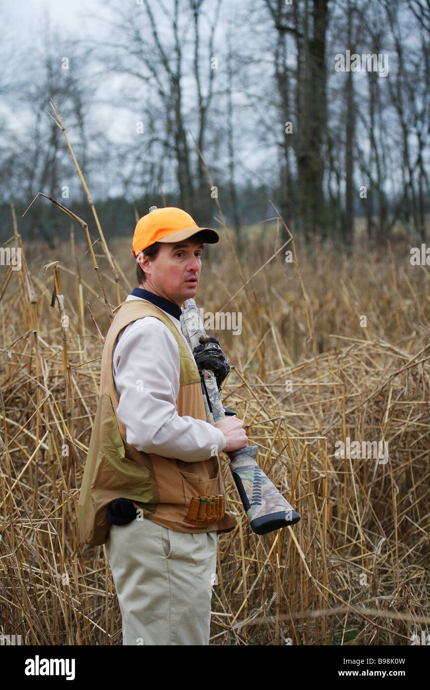 UPLAND BIRD HUNTER WALKING CORN FIELD BENLLI REALTREE AP CAMO SHOTGUN ...