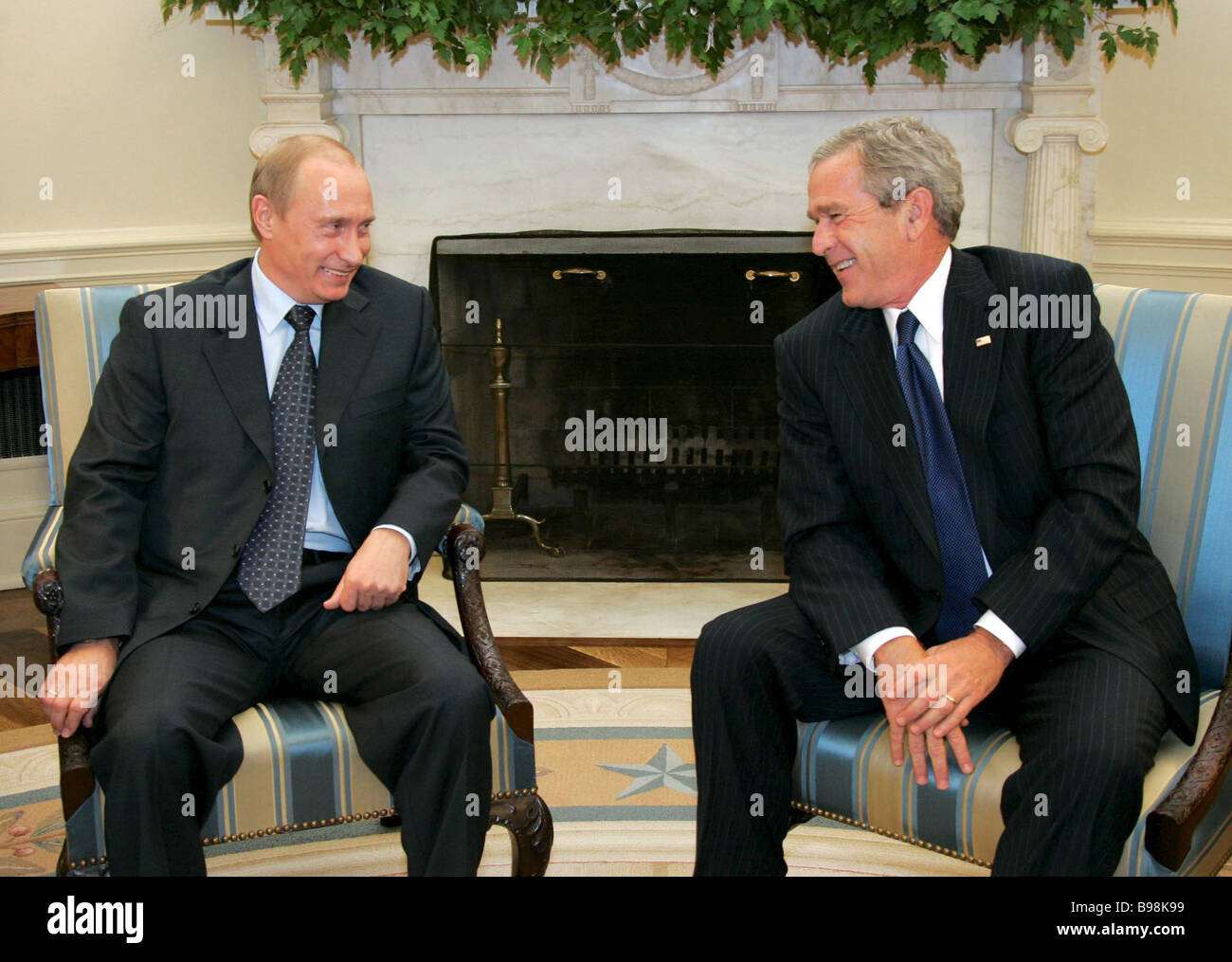 Presidents Vladimir Putin of Russia and George W Bush of the USA left ...