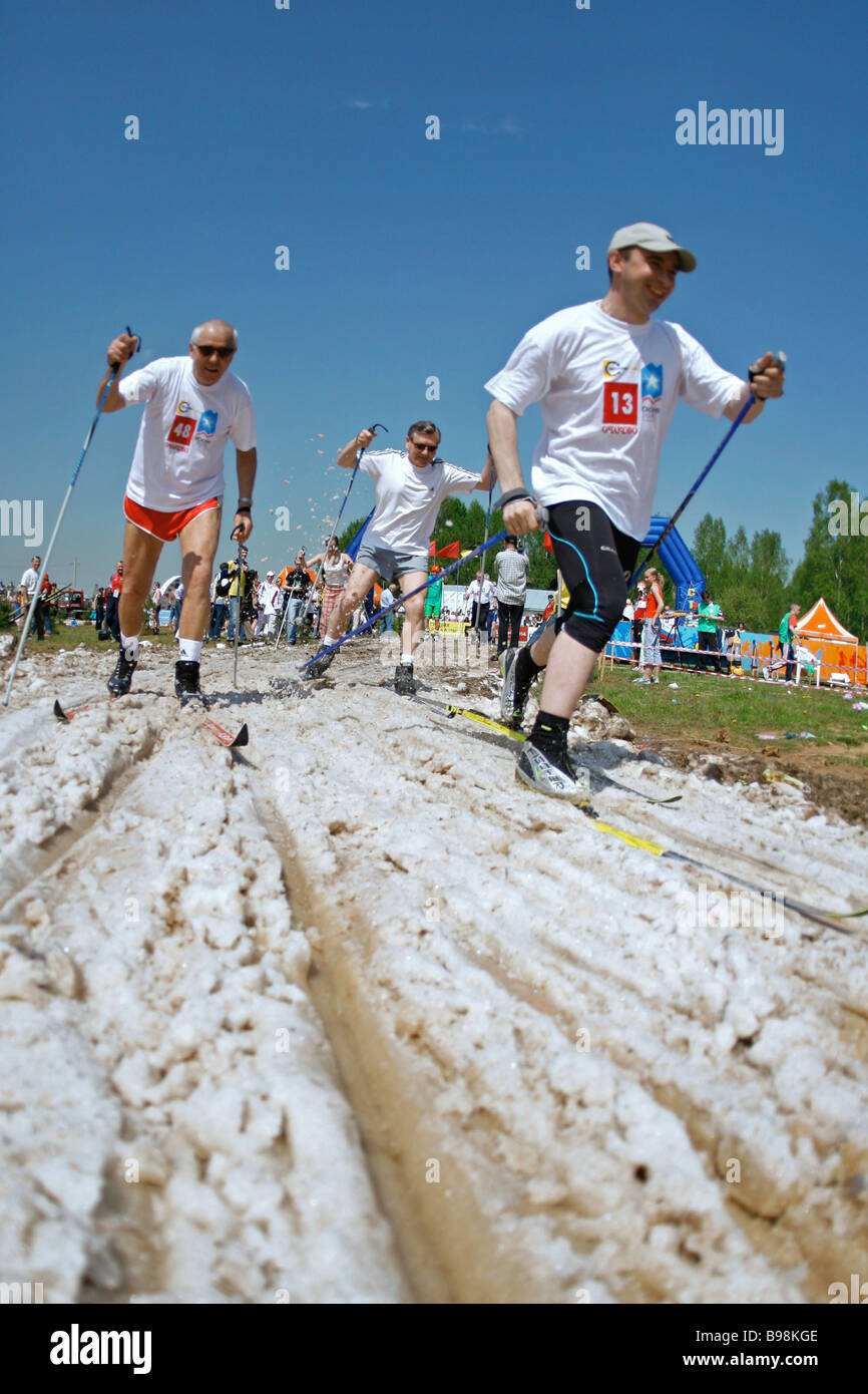 May skiing in Skhodnya ski competition Stock Photo - Alamy
