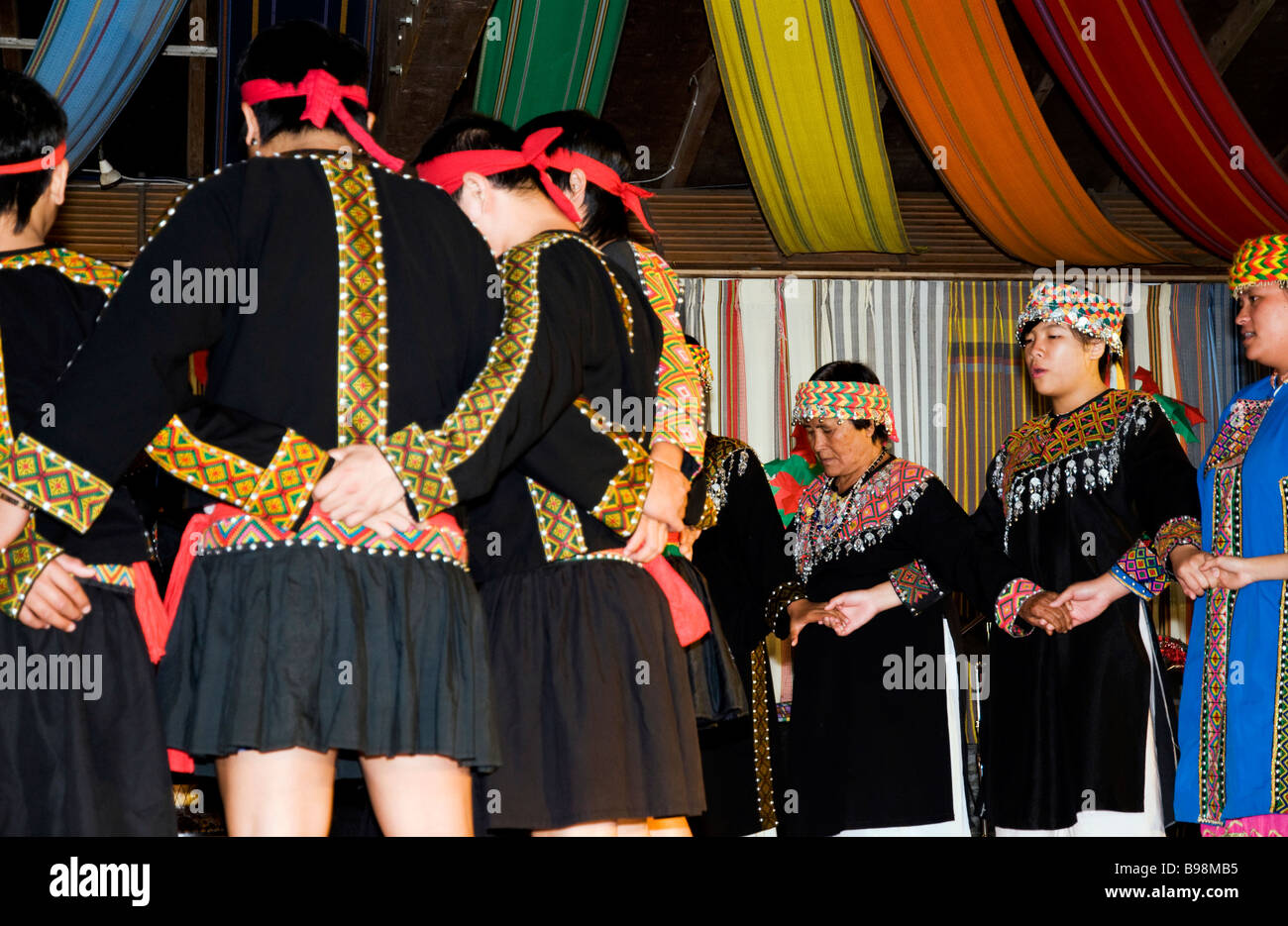 traditional dances of Taiwanese aboriginal Bunun tribe Stock Photo - Alamy