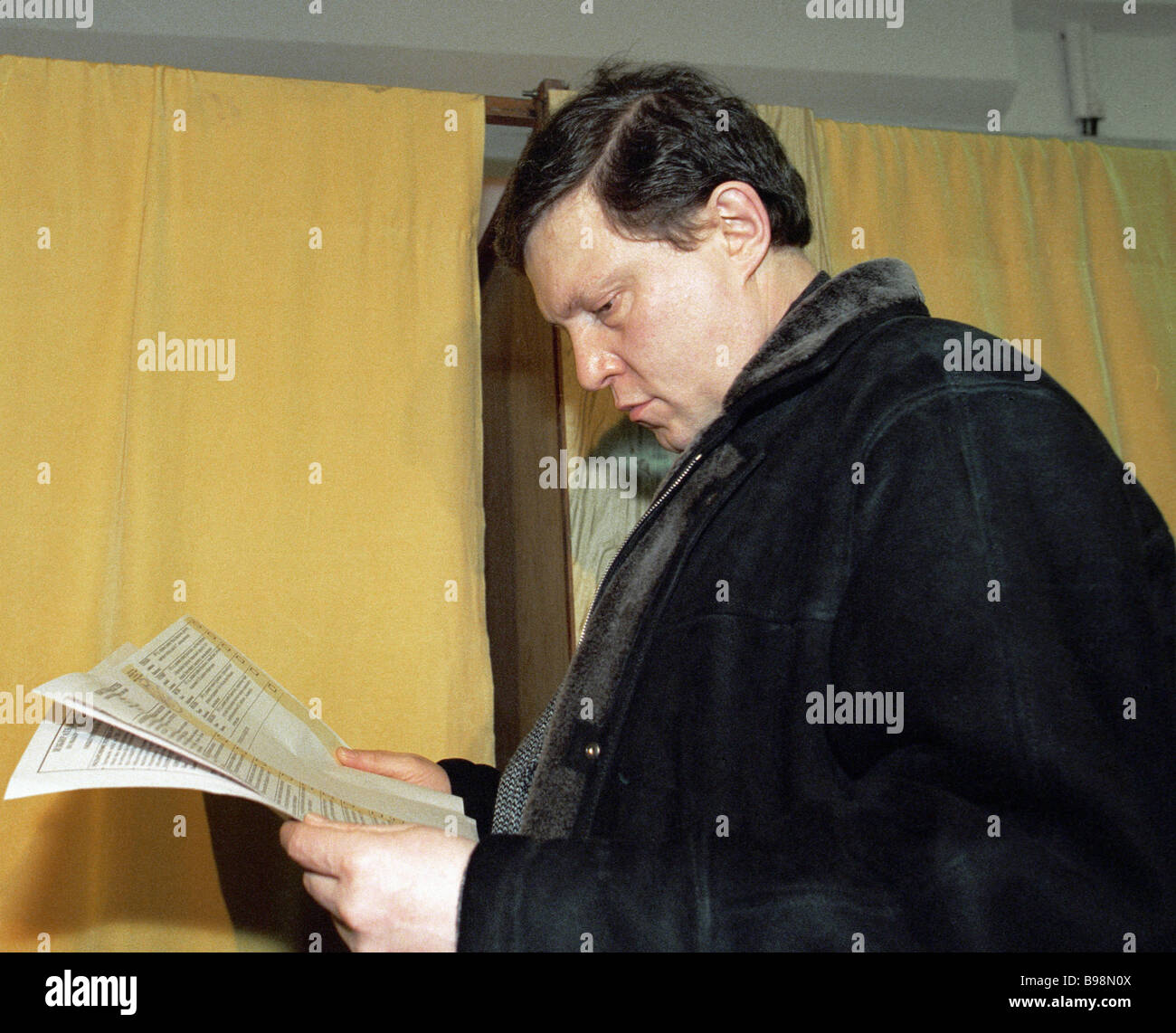 The Yabloko association leader Grigory Yavlinsky at the polling station ...