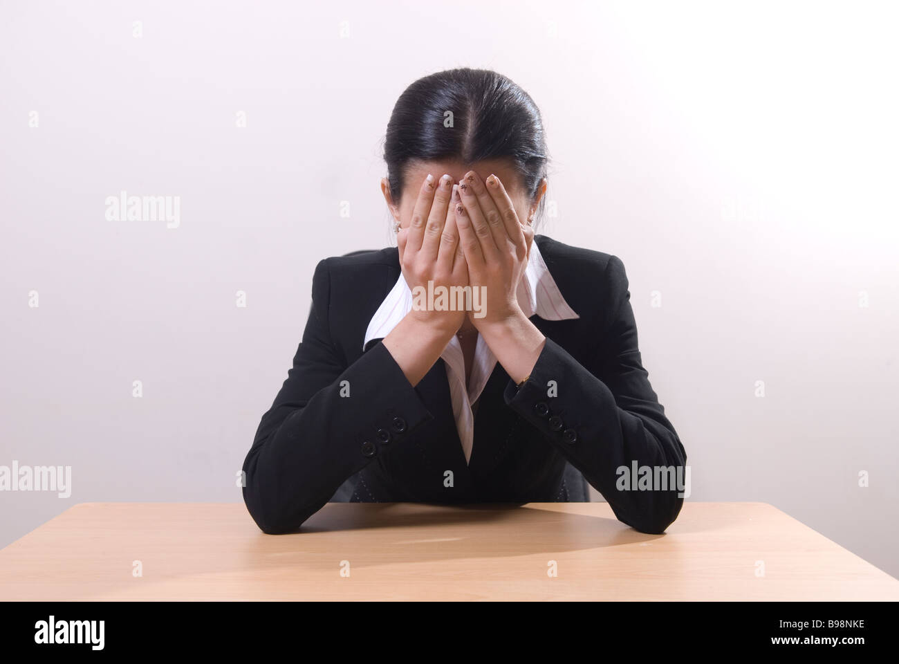 Business woman crying head in hands Stock Photo - Alamy