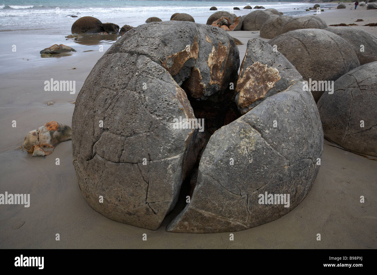 Bolders hi-res stock photography and images - Alamy