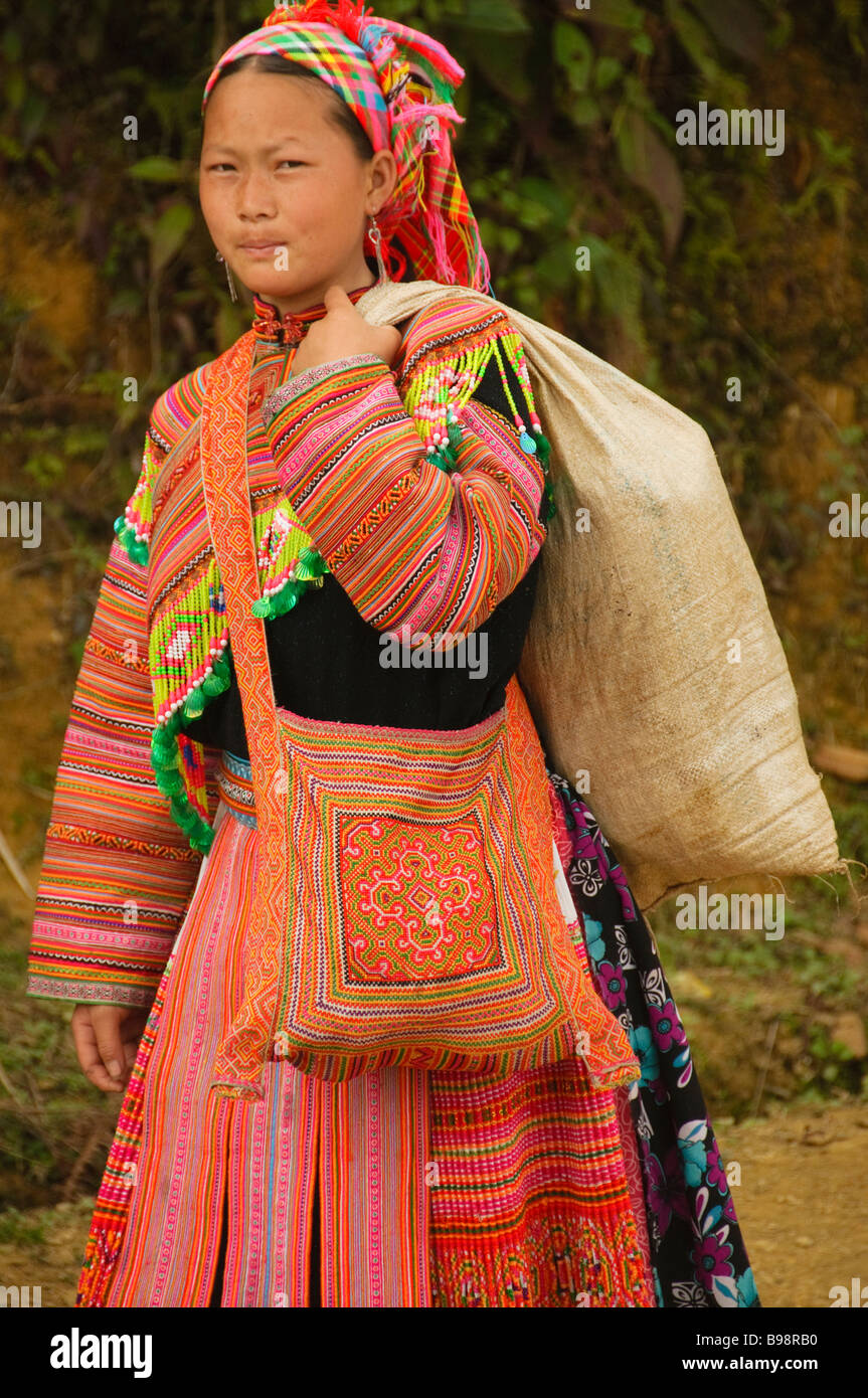 colorful Flower Hmong woman in the market in Cau Son near Bac Ha ...