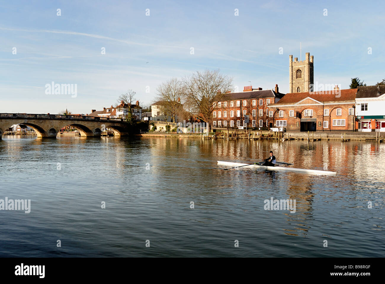 Henley bridge hi-res stock photography and images - Alamy