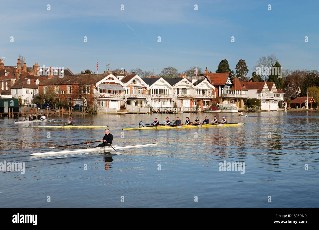 Henley on thames rowing boats hi-res stock photography and images - Alamy