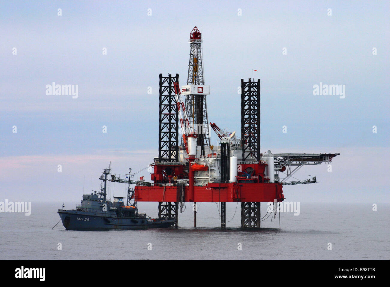 Astra self raising floating oil rig Stock Photo - Alamy