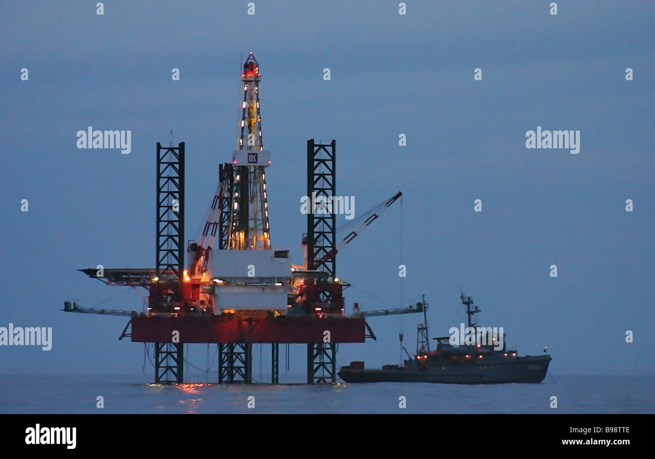 Astra self raising floating oil rig Stock Photo - Alamy