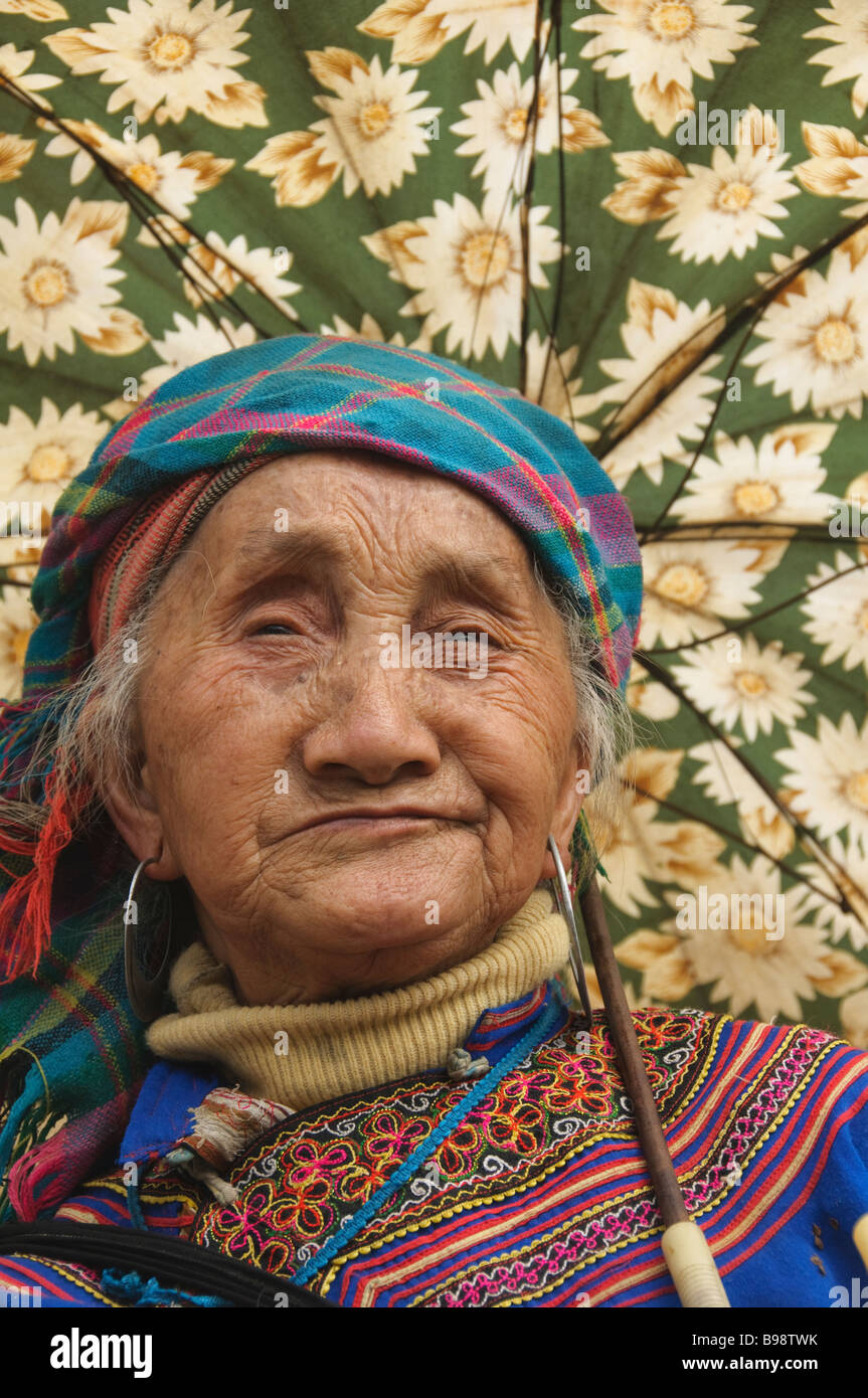Old flower hmong woman bac ha vietnam hi-res stock photography and ...