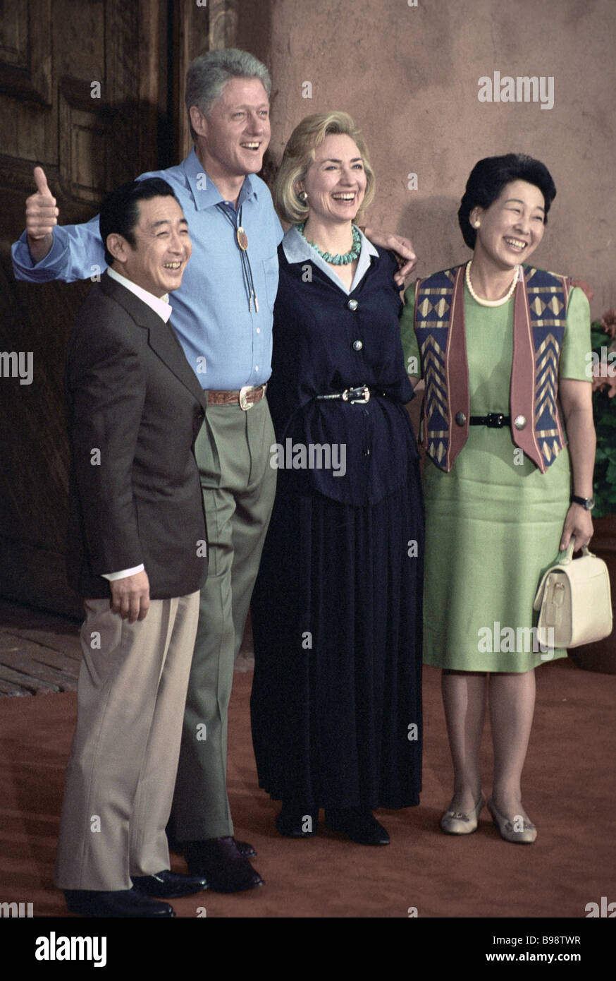 Left to right Japanese Prime Minister Ryutaro Hashimoto U S President ...