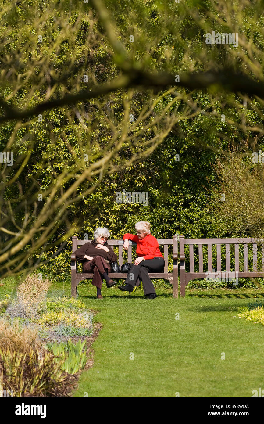Old ladies chatting bench hi-res stock photography and images - Alamy