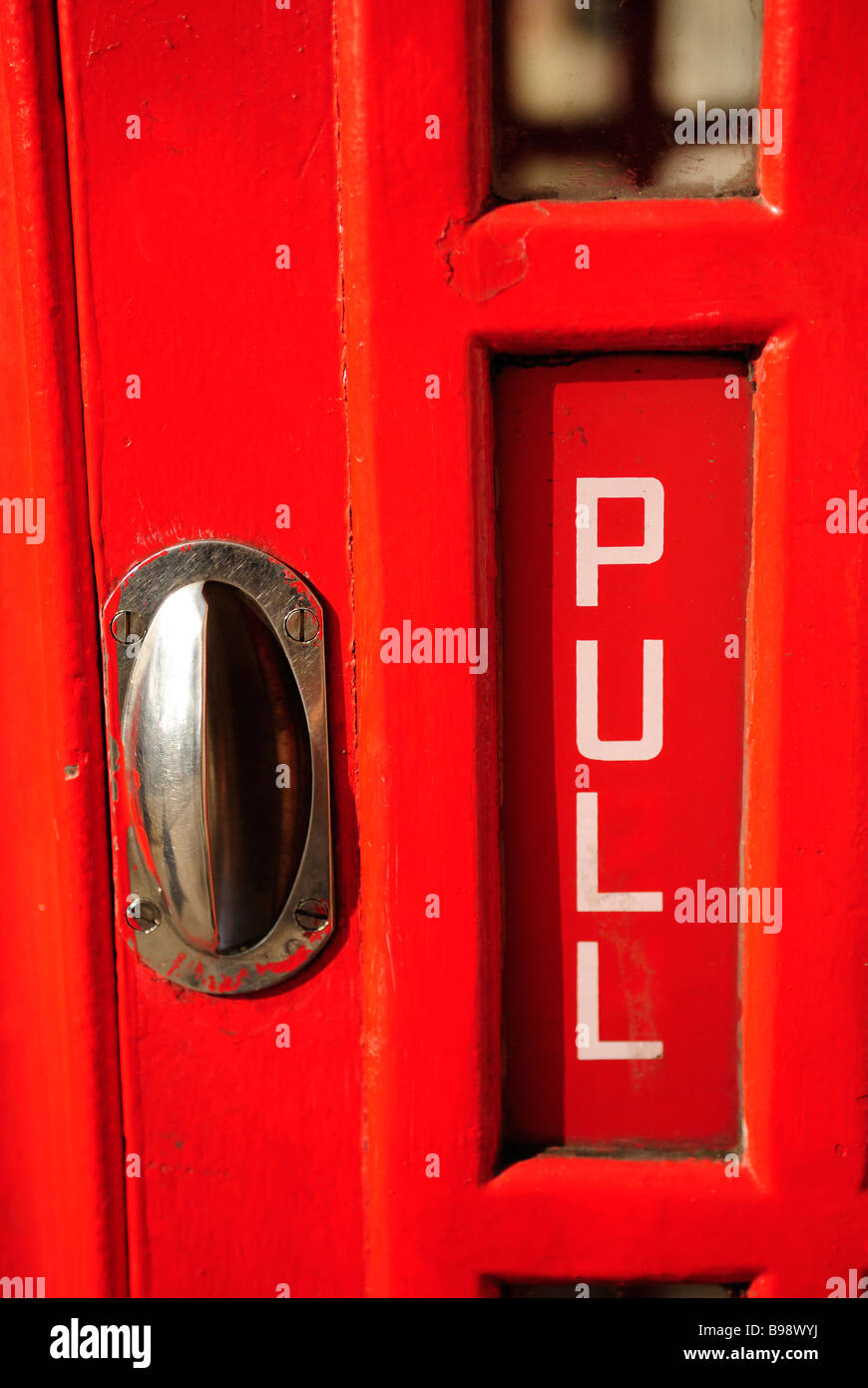 London phone booth door hi-res stock photography and images - Alamy