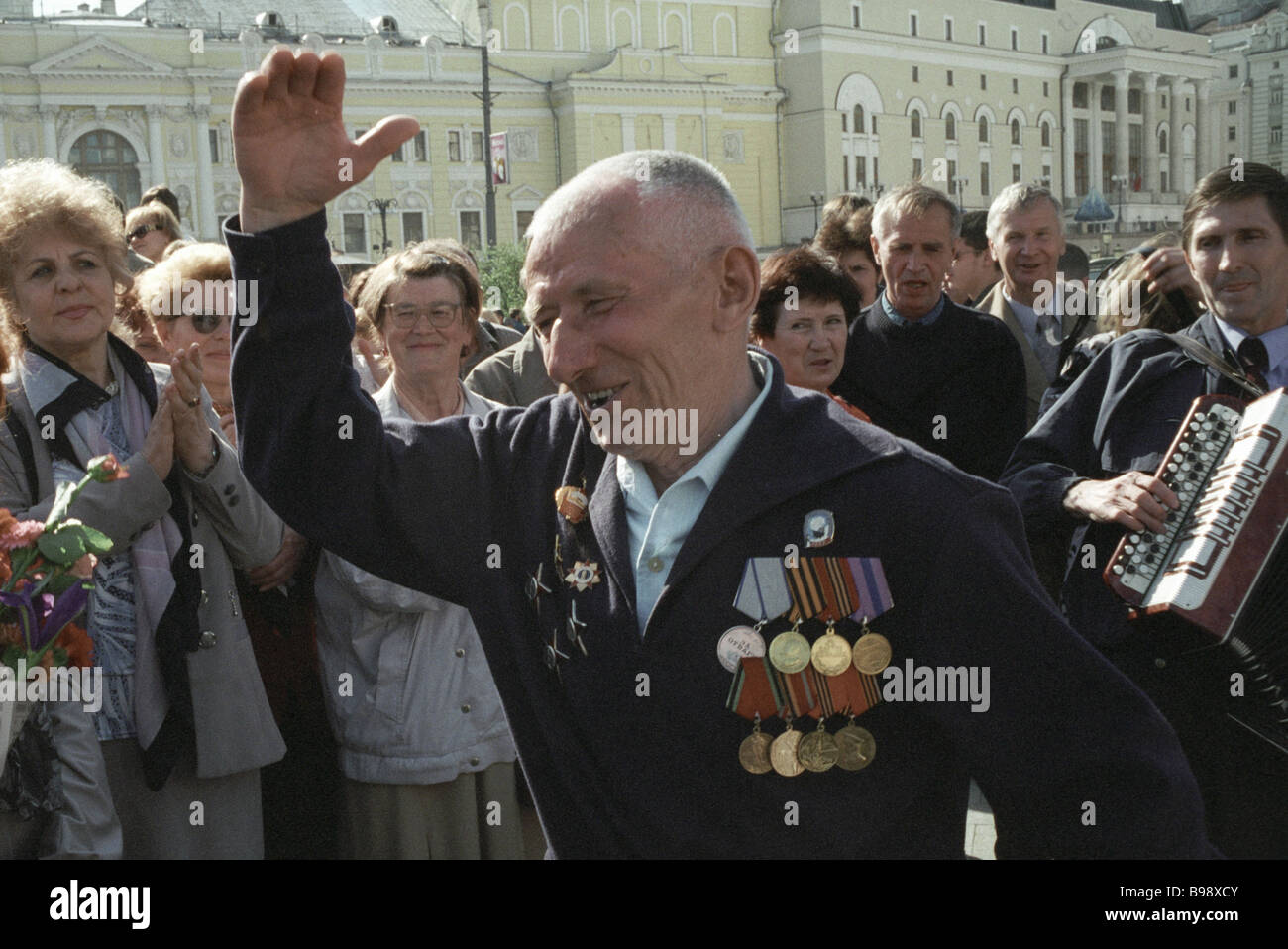 WWII veteran dancing on VE Day Stock Photo - Alamy