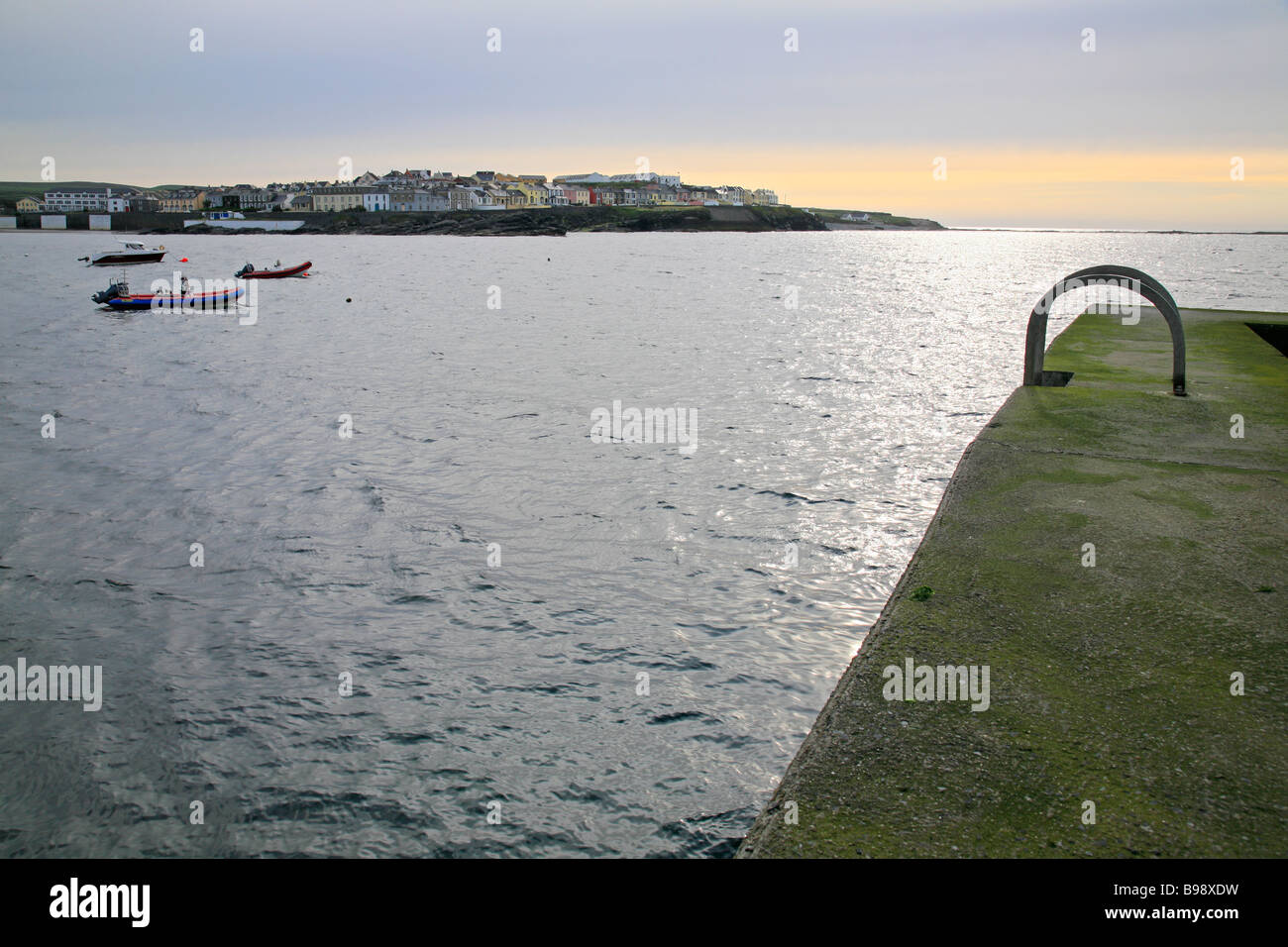 Kilkee pier hi-res stock photography and images - Alamy