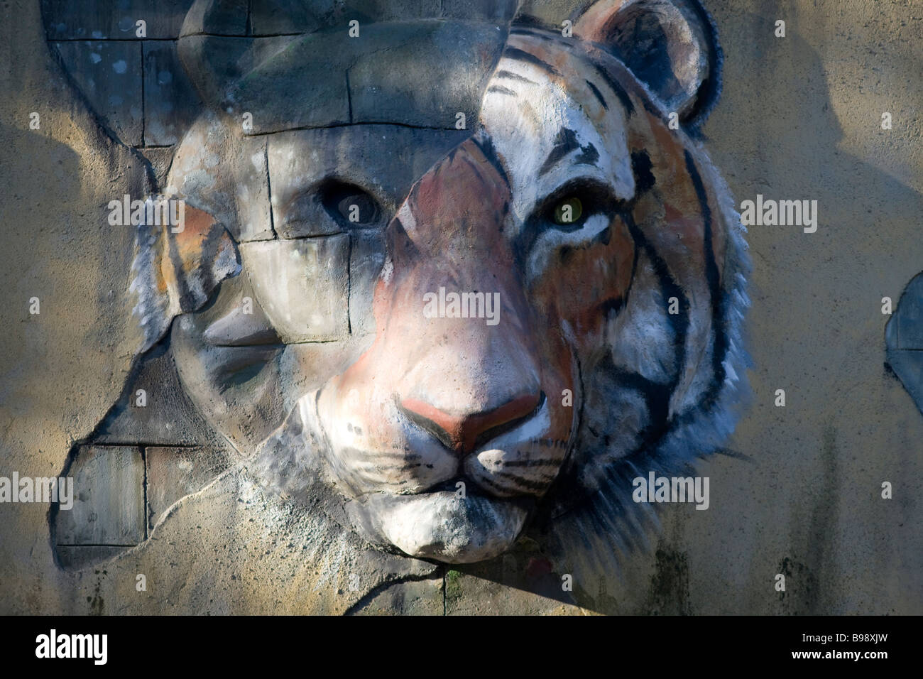 Tiger carving hi-res stock photography and images - Alamy