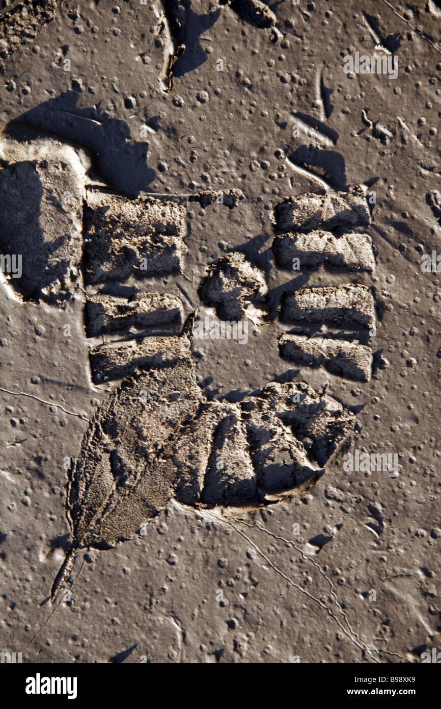 one footprint in mud on rural foot path in country Stock Photo - Alamy