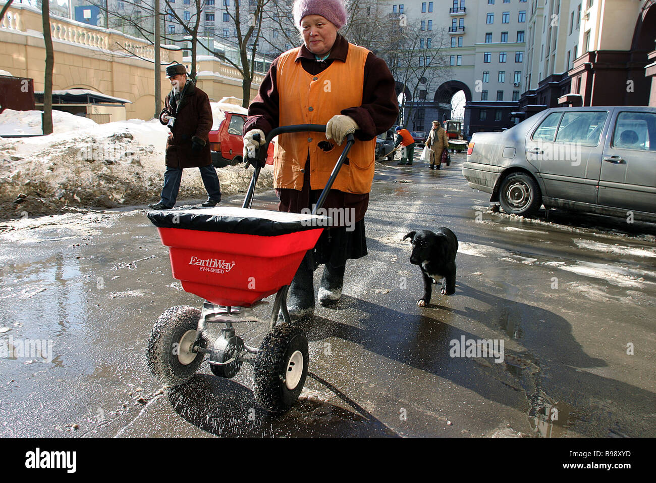 Snow sweeping in Moscow Stock Photo - Alamy