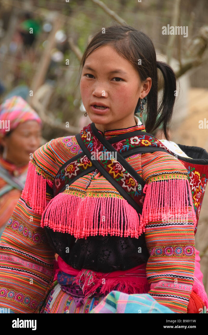 colorful Flower Hmong woman in the market in Cau Son near Bac Ha ... colorful Flower Hmong woman in the market in Cau Son near Bac Ha ...