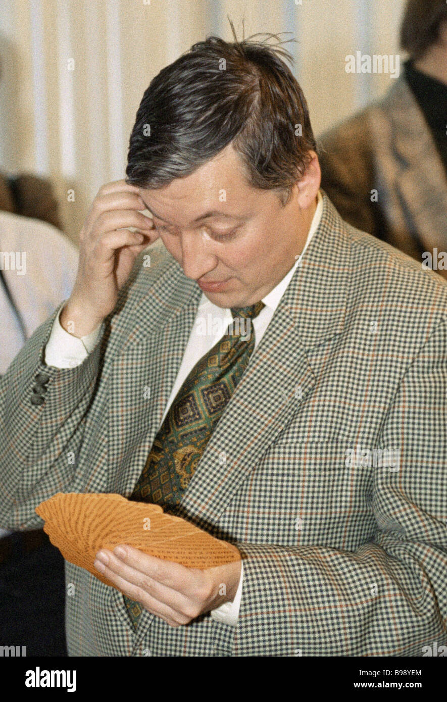 FIDE world chess champion Anatoly Karpov giving a simultaneous ...