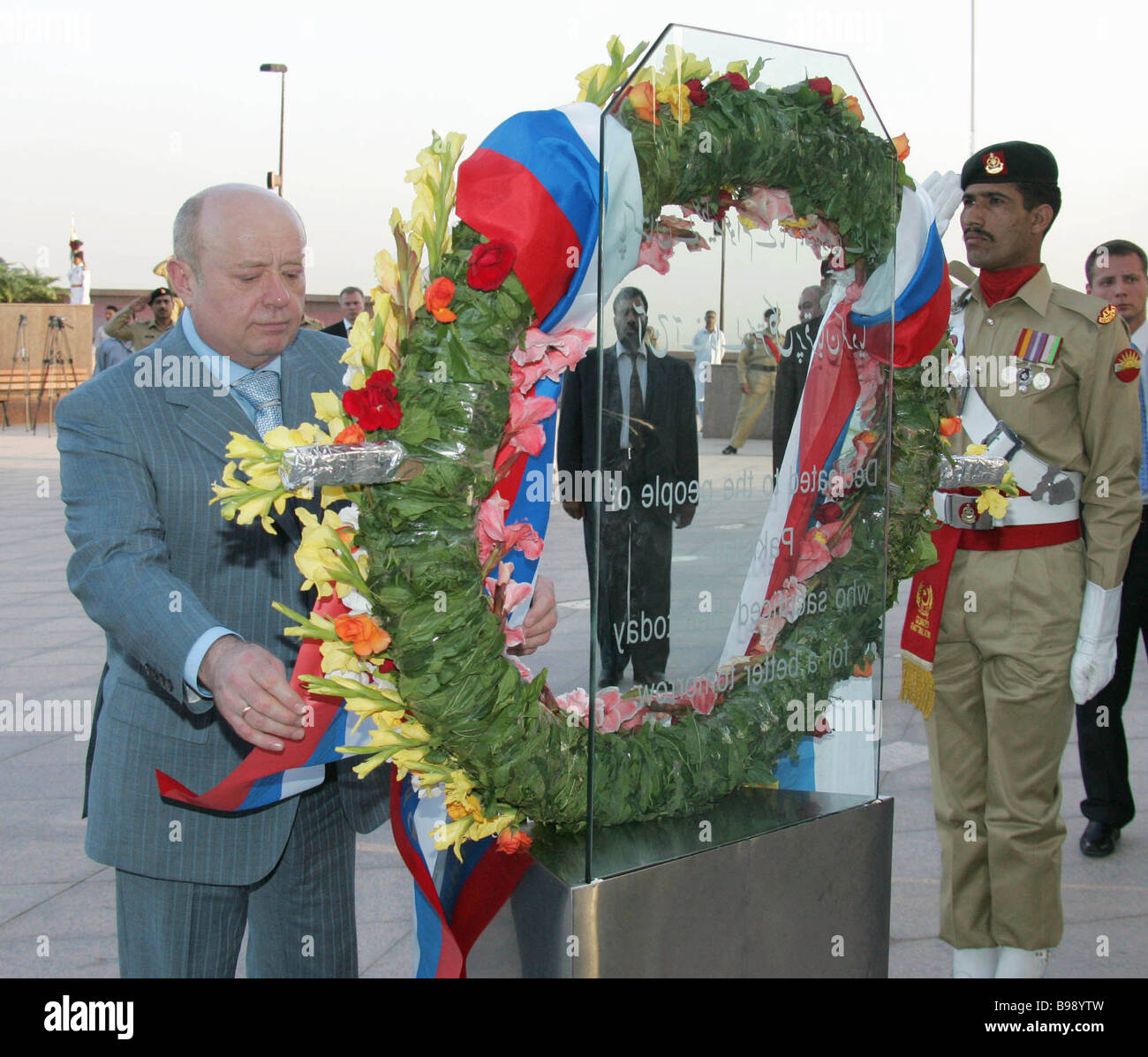 Russian Prime Minister Mikhail Fradkov laying wreath to the National ...