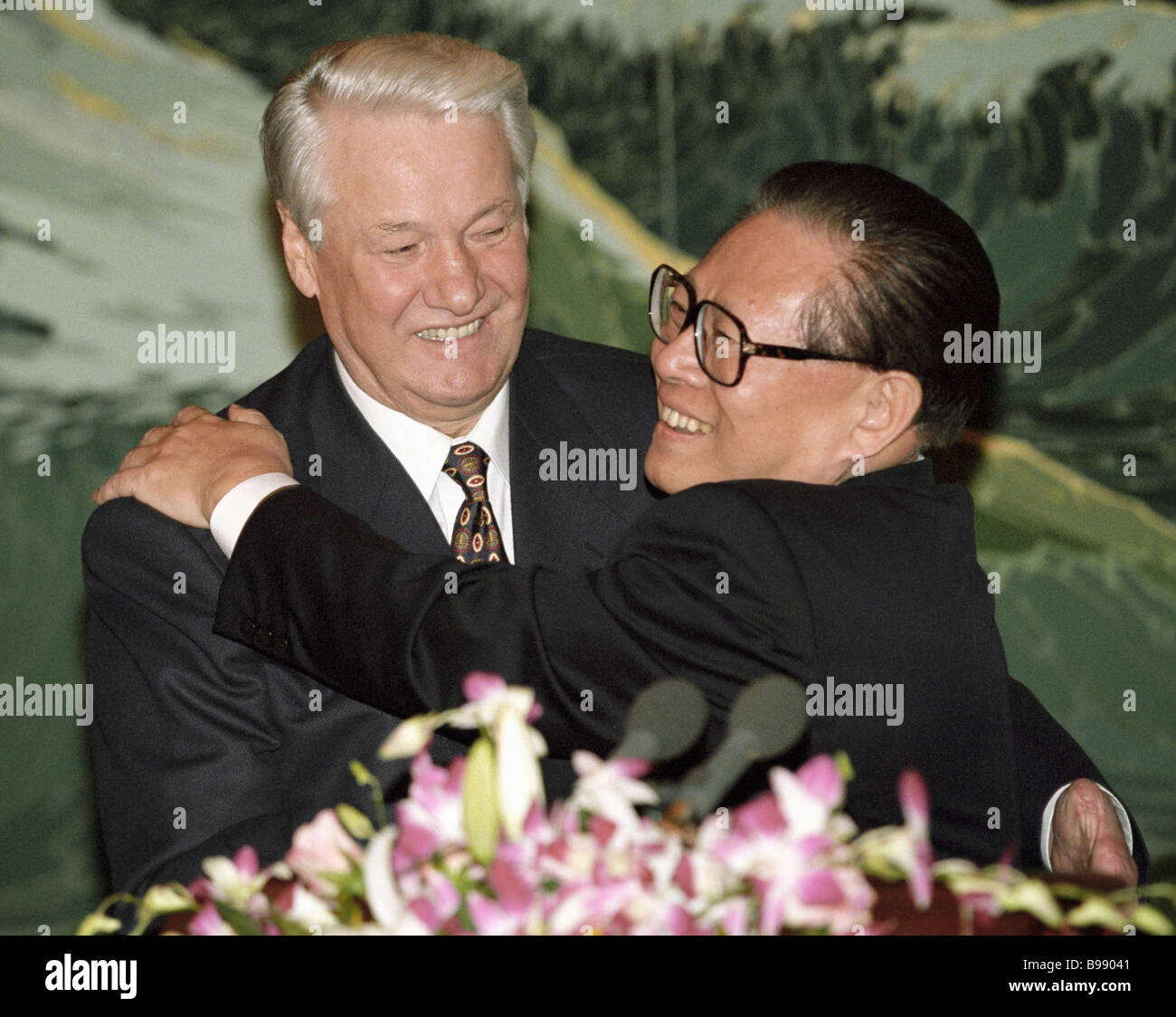 Russian President Boris Yeltsin and Chinese President Jiang Zemin ... Russian President Boris Yeltsin and Chinese President Jiang Zemin ...