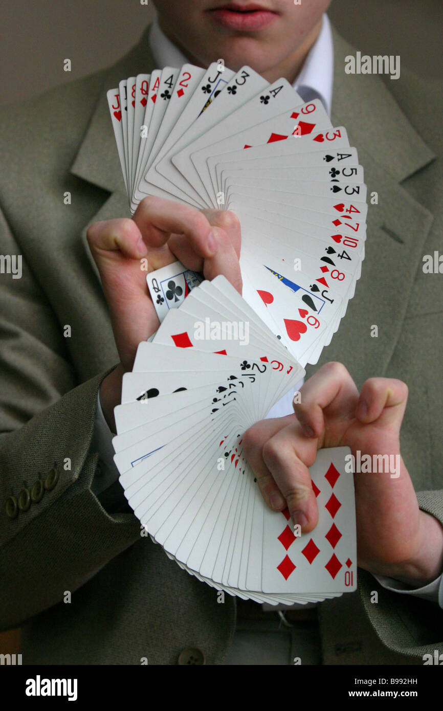 Open contest of the Moscow salon trick and micro magic juggler club at ...