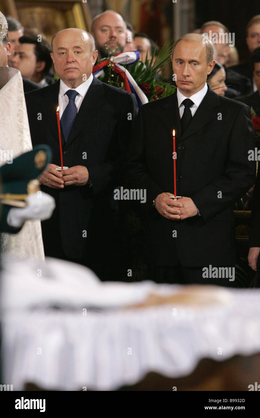 From left to right Russian Prime Minister Mikhail Fradkov and Russian ...